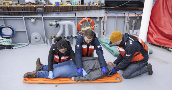 Marine Basic Fist Aid Course from the Canadian Red Cross - Canadian Red ...